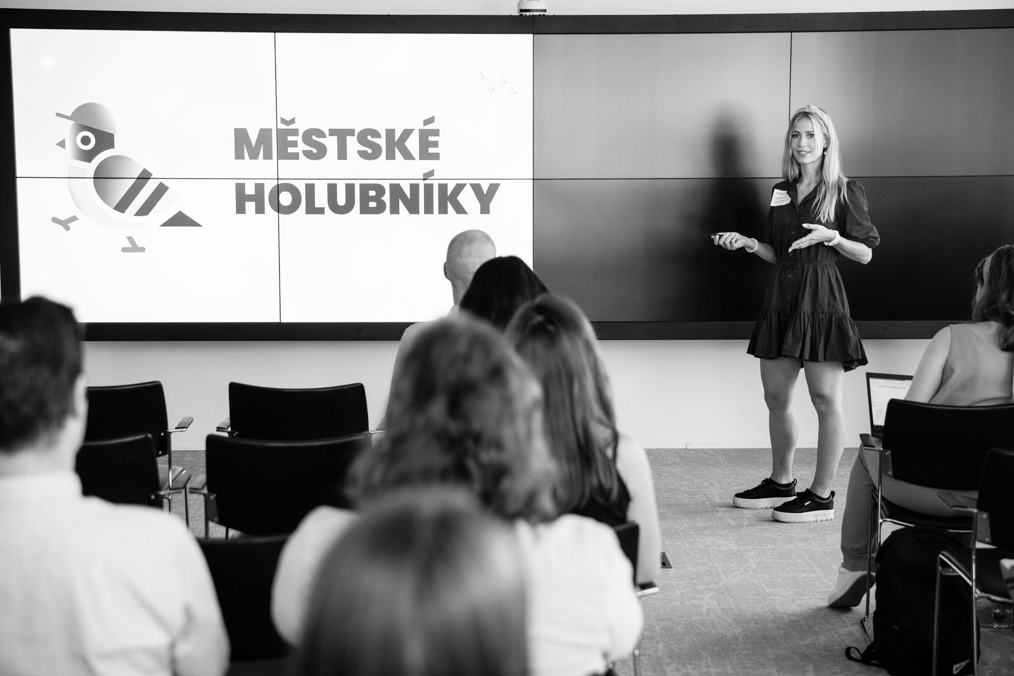 Co kdyby holubi... seděli doma? | Vogue CS